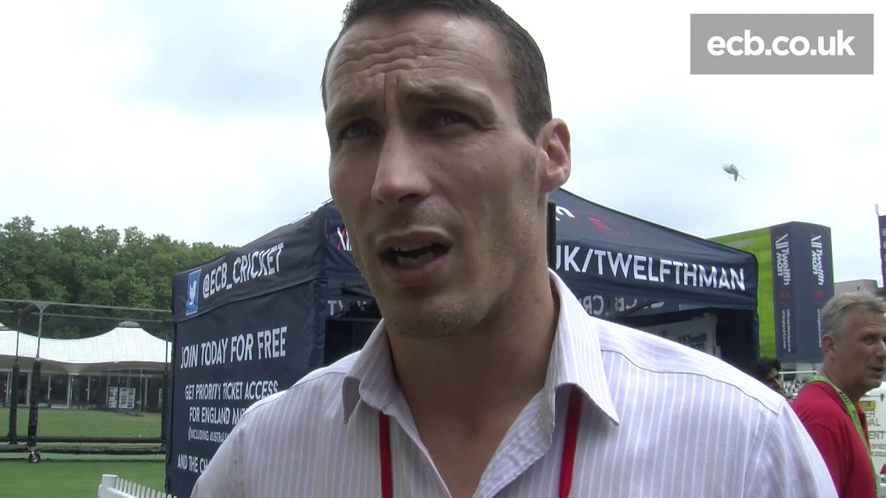 Simon Jones looks back on his Test debut and 2005 Ashes victory - YouTube
