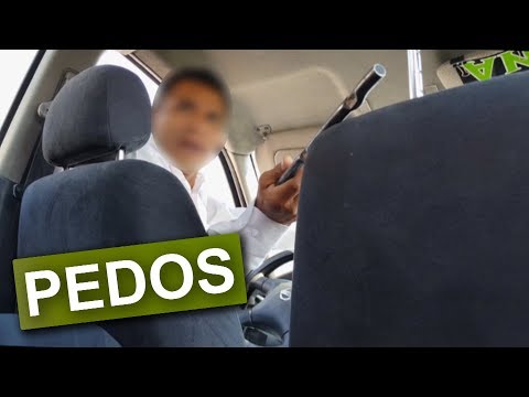 ECHÁNDOME PEDOS EN UN TAXI!! BROMA