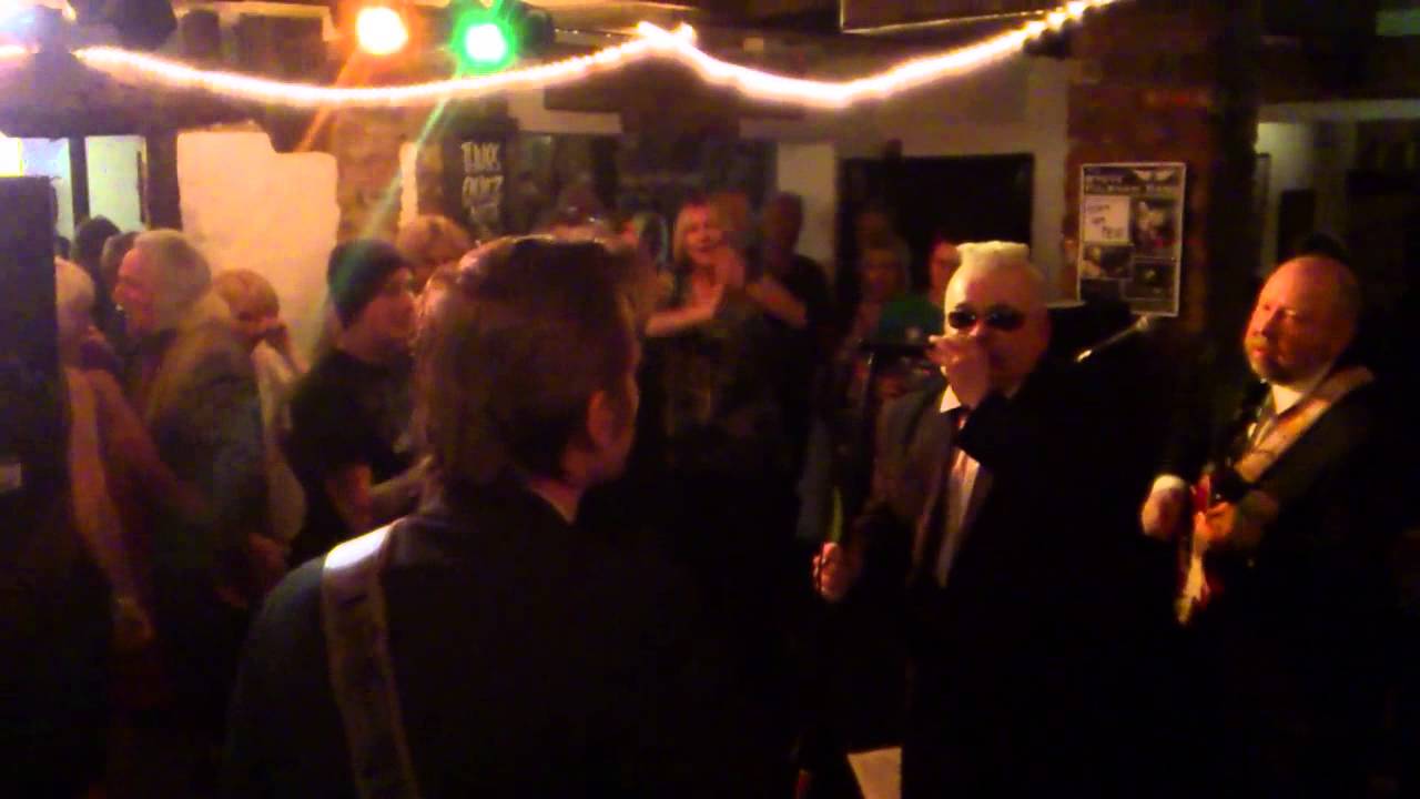 The Vamps - Rock this town / Wipeout - The Sun Inn Beverley - YouTube