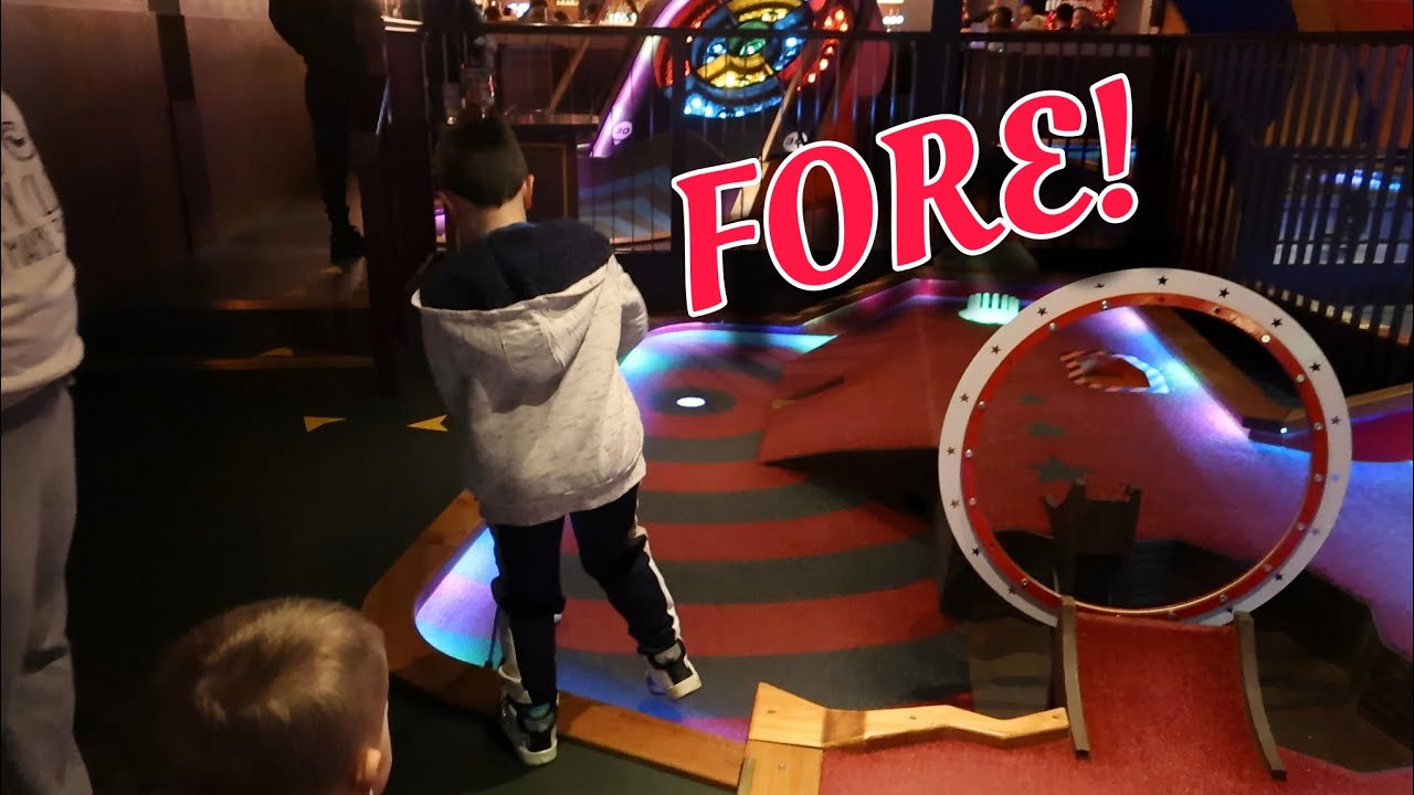 THE CRAZIEST GOLF! WE PLAYED MINI GOLF / CRAZY GOLF AT PUTTSHACK! - YouTube