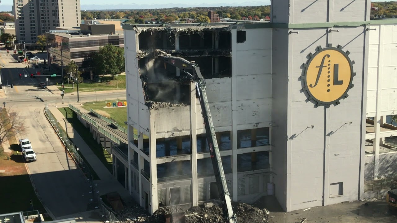 Davis park Rockford Illinois building demolition October 19th 2022 ...