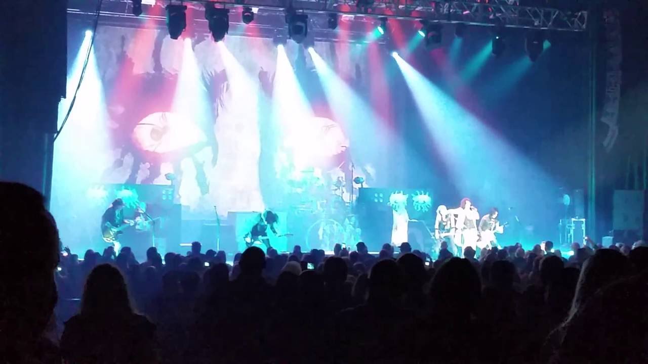 Alice Cooper "The Telephone Is Ringing" - YouTube