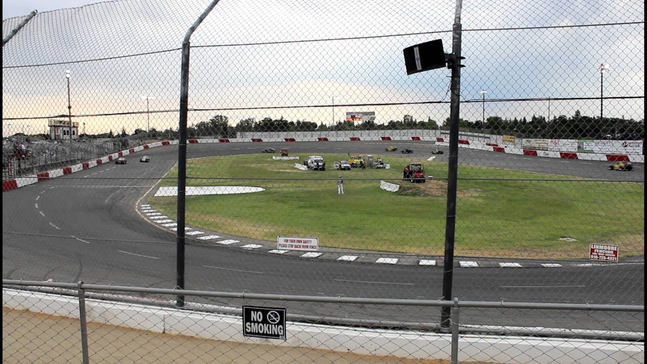 Spectator Racing at Roseville Speedway - YouTube