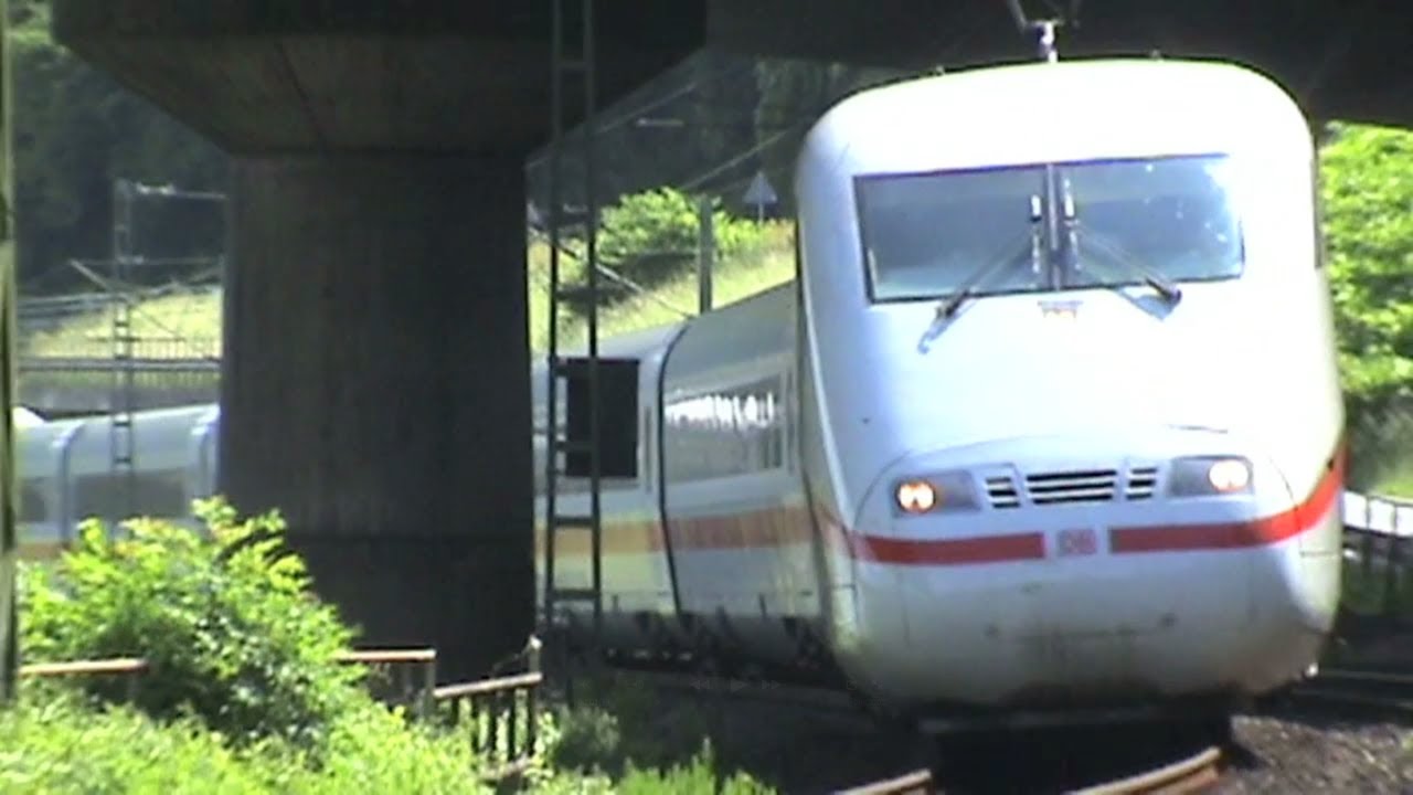 Züge südlich von Oberwinter, ChemOil Re482, ICE BR401, 2x BR101, 2x ...