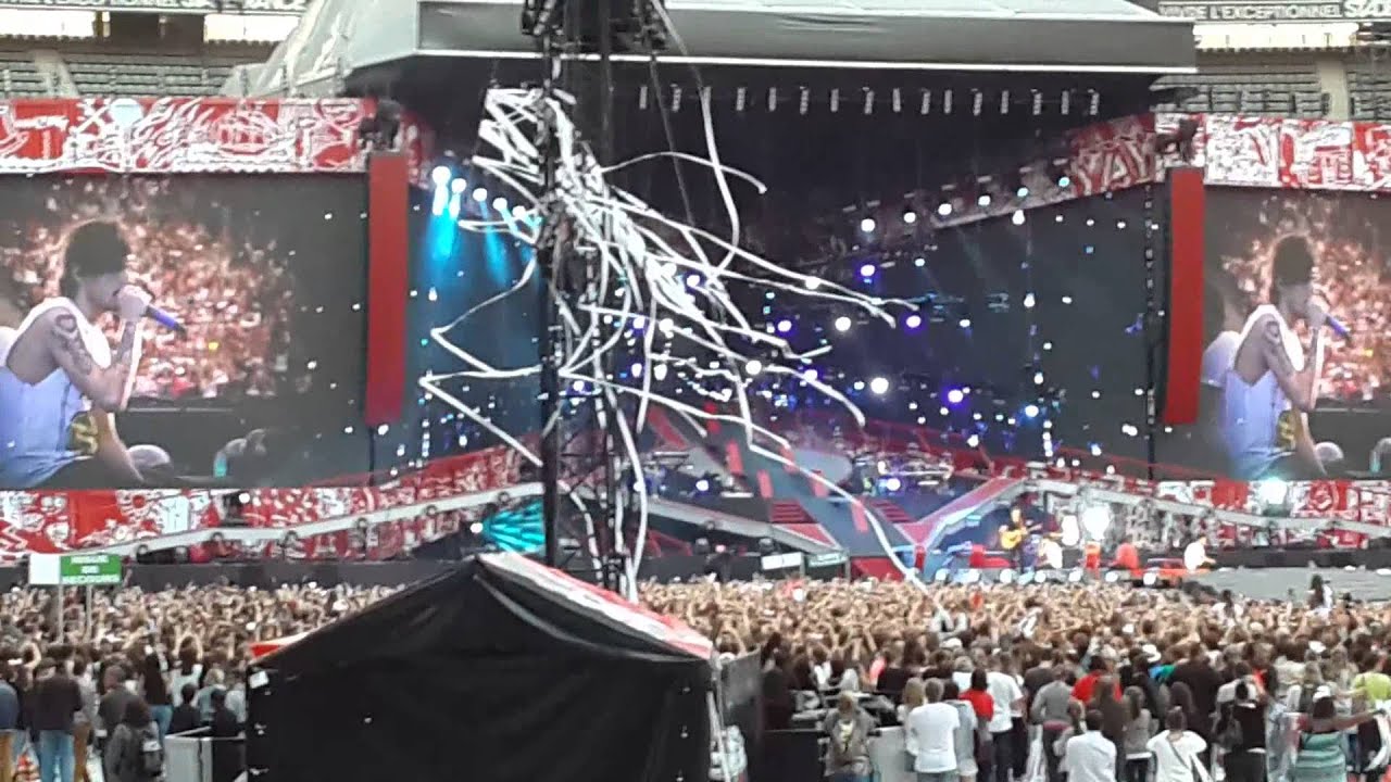 One Direction - Little Things CROWD SINGING WWAT Stade De France [20/06 ...