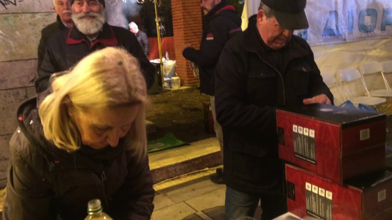 ΤΣΙΚΝΟΠΑΡΑΣΚΕΥΗ ΣΤΗΝ ΚΕΝΤΡΙΚΗ ΠΛΑΤΕΙΑ ΤΗΣ ΠΤΟΛΕΜΑΪΔΑΣ ΑΠΟ ΤΟΥΣ 13 ...