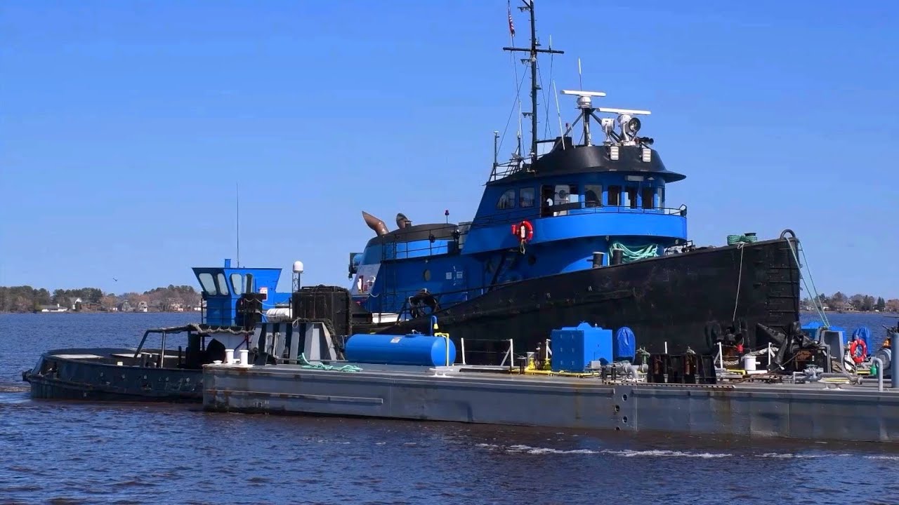 Spartan - Black and Blue Tugboat Delivers Liquid Salt - YouTube