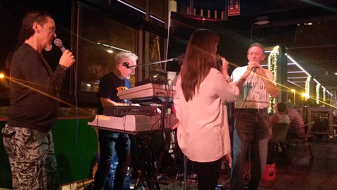 Irish Anchor - Derek Murtagh on keyboards with Laura Kelly and Martin ...
