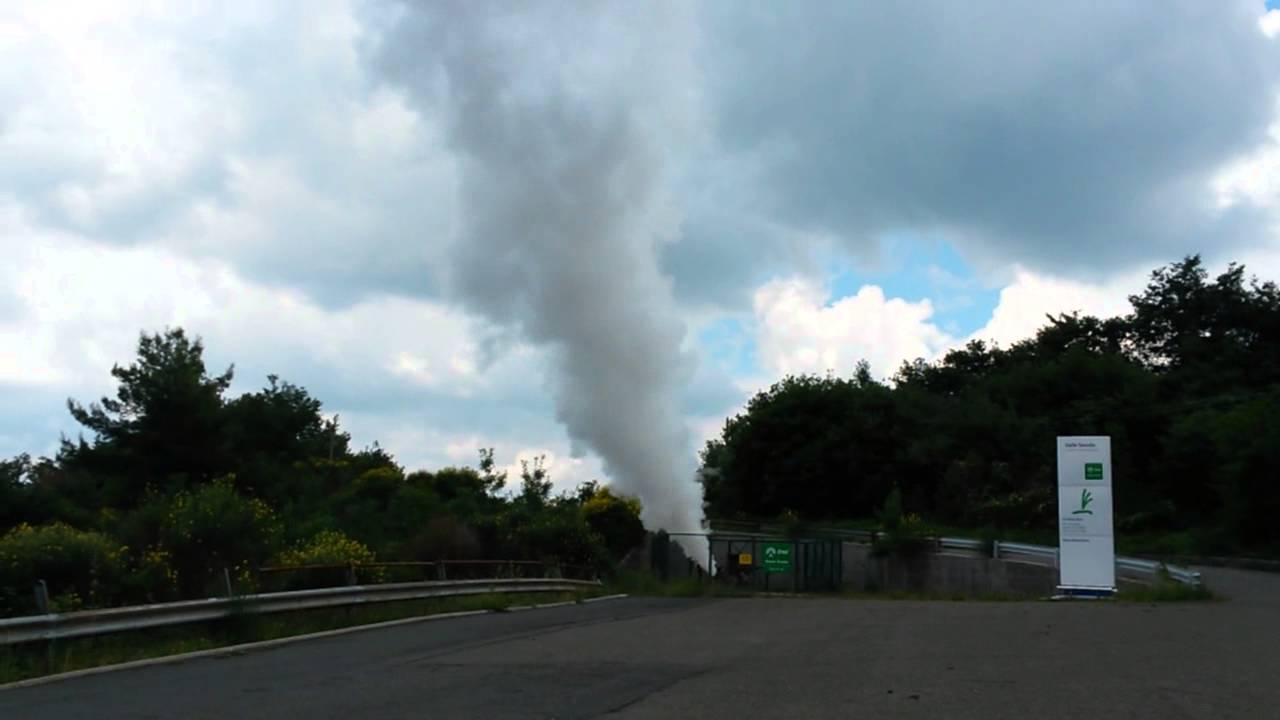 Lardello, apertura di un pozzo geotermico - YouTube