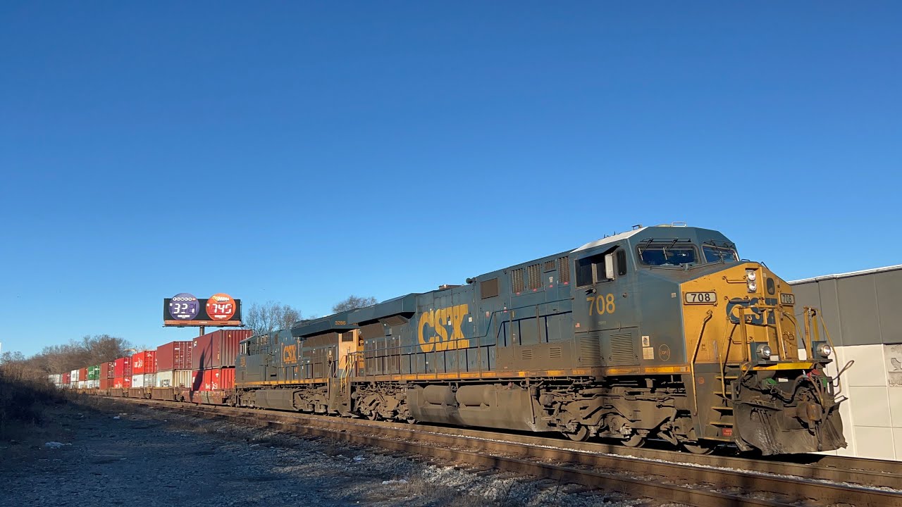 CSX ES44AH 708 Leads Priority Intermodal I025-05 on 1/5/23 - YouTube