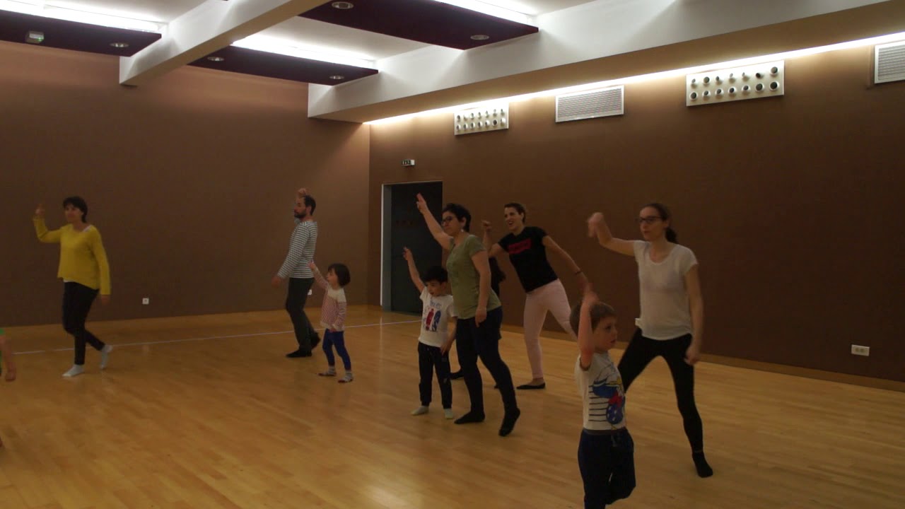 Extrait Chorégraphie Atelier Danse/Langue des Signes - YouTube