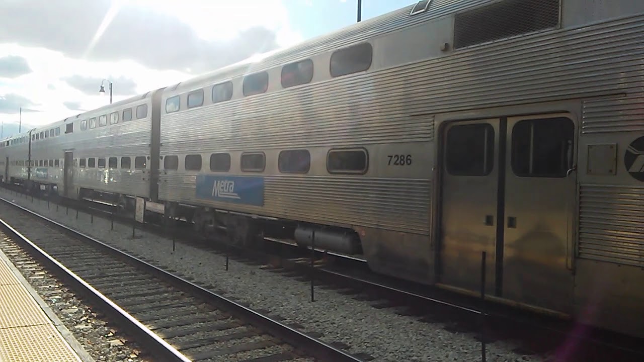 Metra 114 outbound to Manhatten/143rd Orland SW service - YouTube