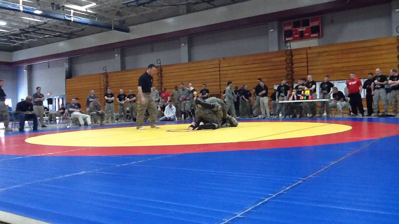 Fort Bragg Combatives Invitational 2015 Semi-finals 206lbs+ part 2 ...