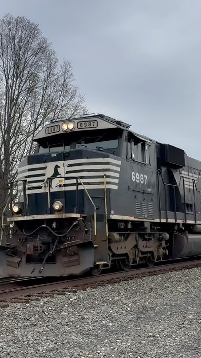 NS 6937 SD60E leading NS H76 East and NS 6987 SD60E leading NS H76 west 4/4/2025 - YouTube