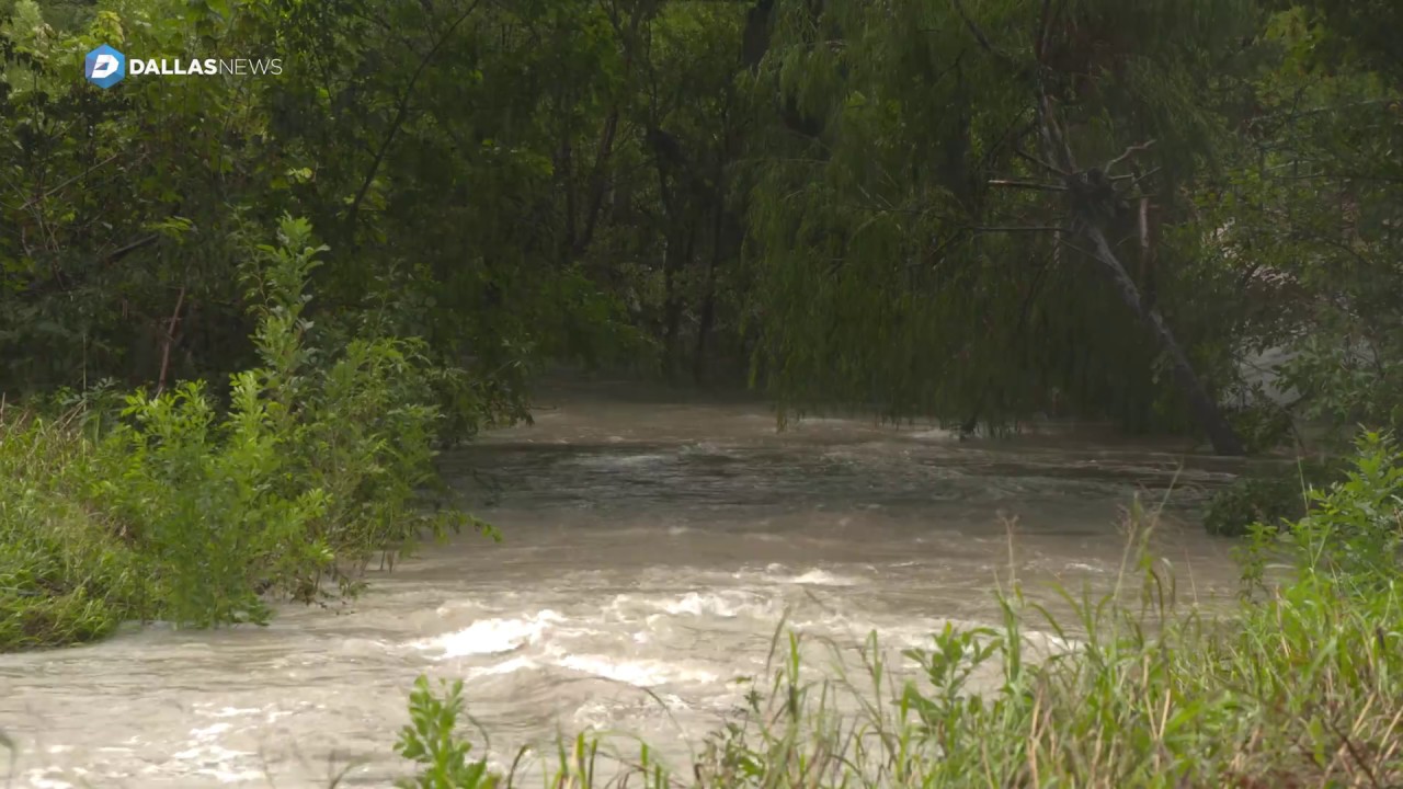 Creeks overflowing with rain water - YouTube