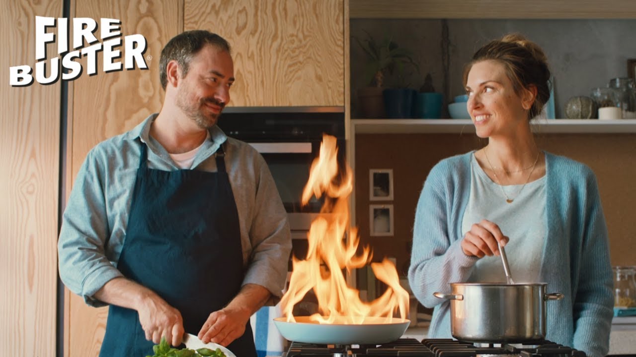 Découvrez la force de Fire Buster - YouTube