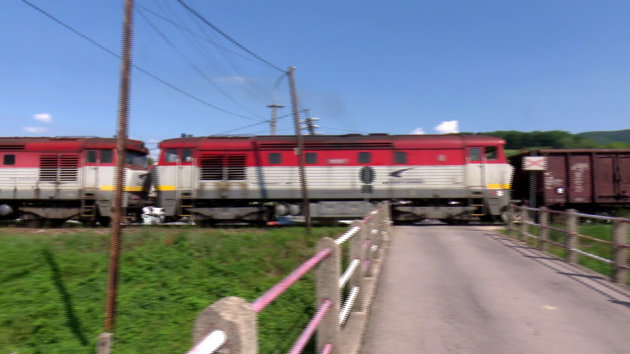 Class 751 thrash - in Slovakia. 736023+019 and 751035+075+033 on ...