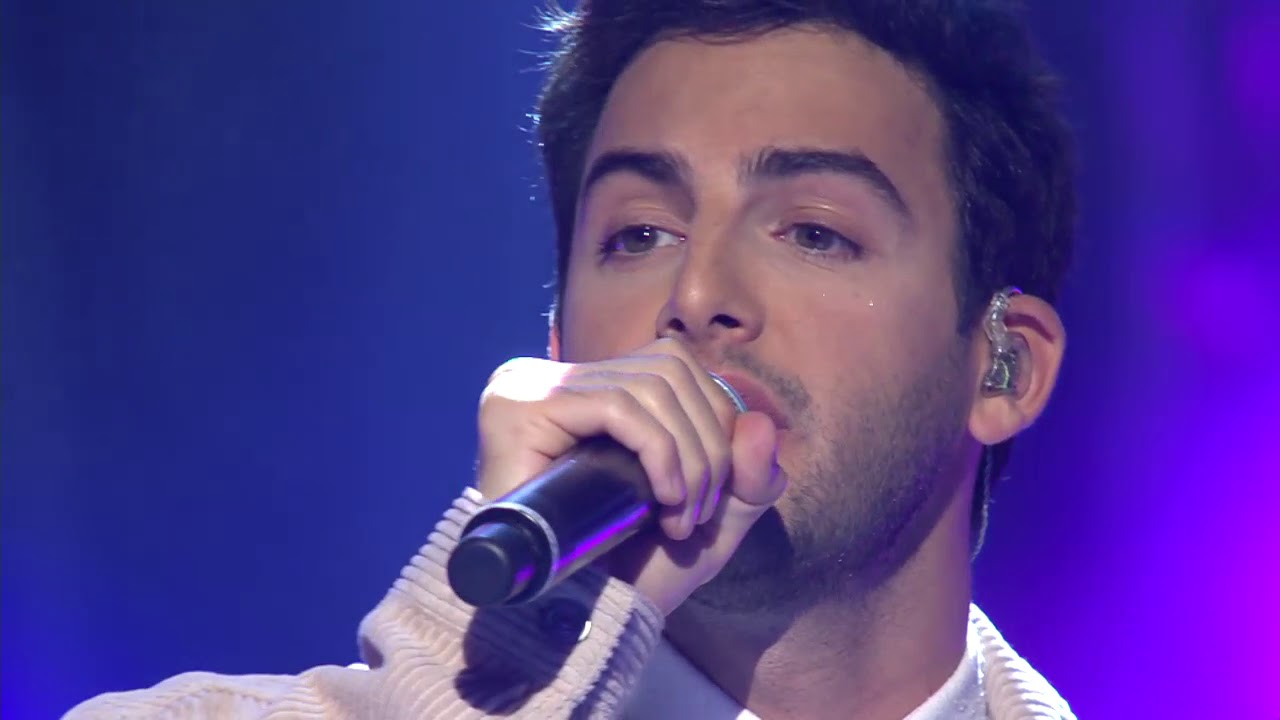 Darin och idolernas öppningsmedley i Idol 2017 - Idol Sverige (TV4 ...