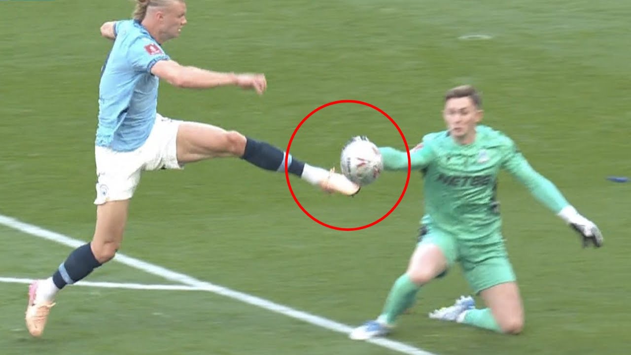 Crystal Palace goalkeeper Henderson Handball Controversy vs Halland ...