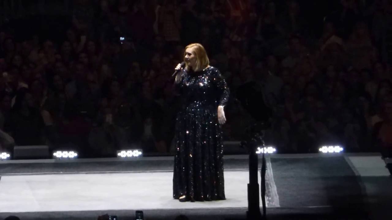 Adele 'Chasing Pavements' live 8-13-2016 Los Angeles, California - YouTube