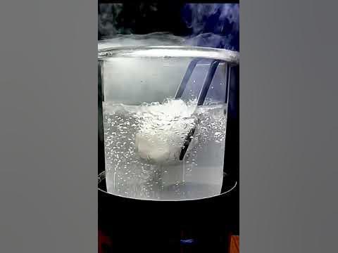What Happens If You Put Dry Ice in Liquid Nitrogen? 🥶🧊 - YouTube