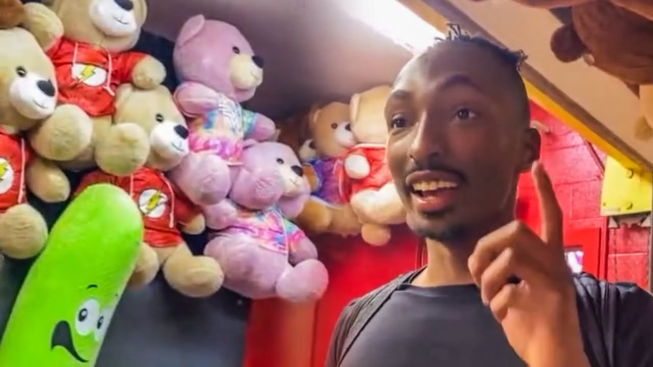 I TRIED TO WIN MY GIRLFRIEND A PRIZE AT SIX FLAGS… - YouTube