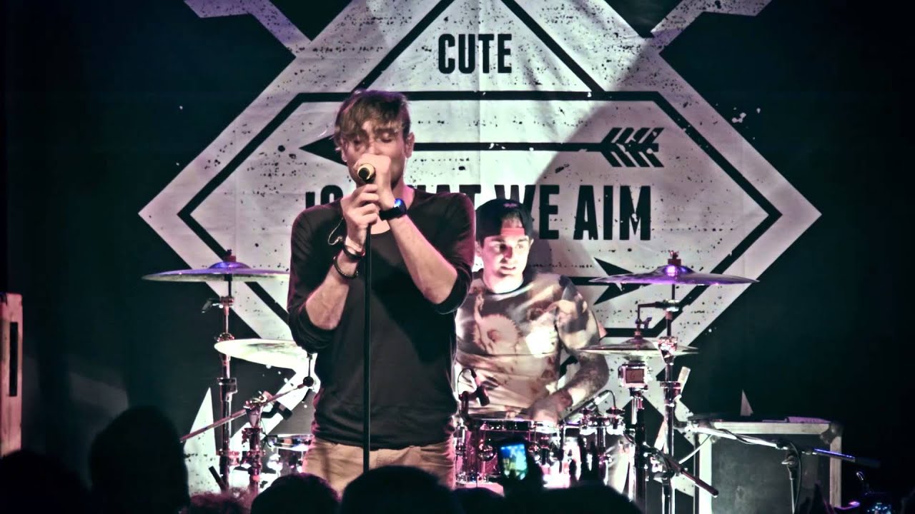 Risque - Cute Is What We Aim For - Live in Chicago - YouTube