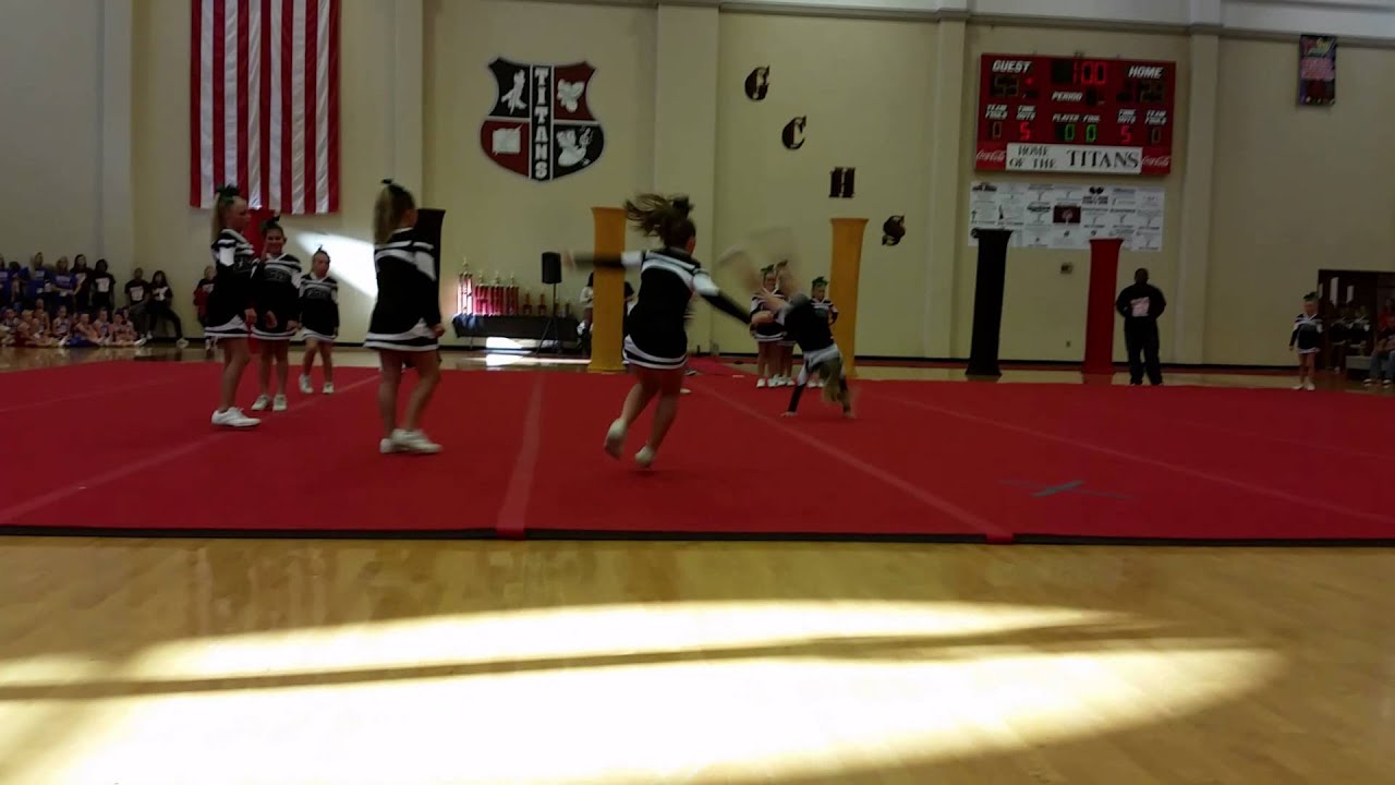 Hokes Bluff B-team Cheerleading Competition - YouTube
