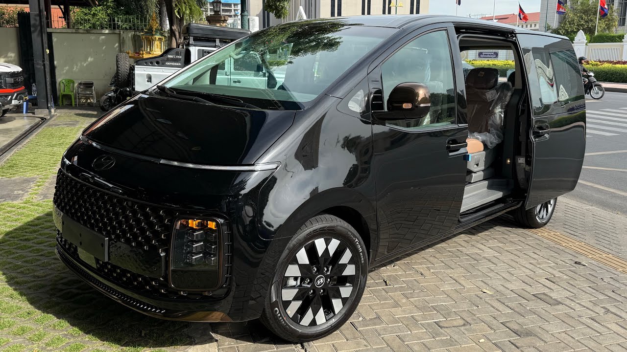 2025 Hyundai Staria - Perfect 7 Seater Van - interior and exterior ...