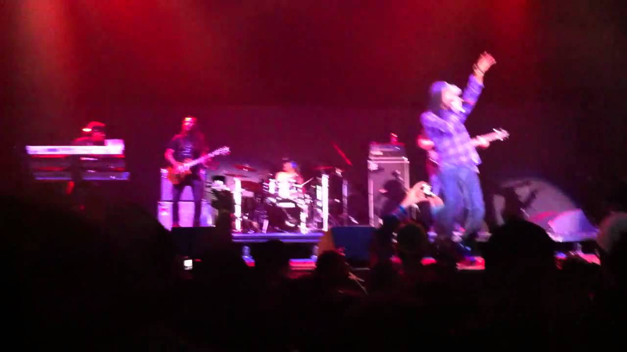 Gyptian-Mama Don't Cry(ragga muffin festival 2011) - YouTube