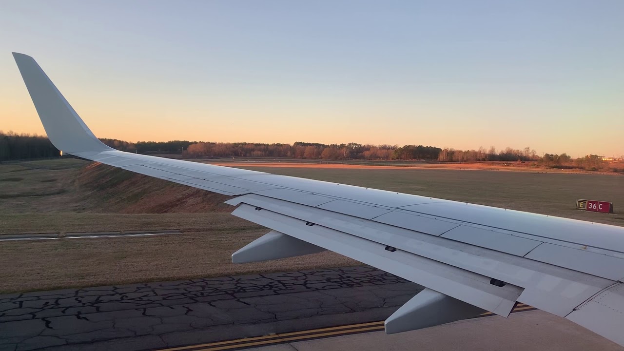 B737-800 early morning takeoff (Raw sound - left wing view) - YouTube