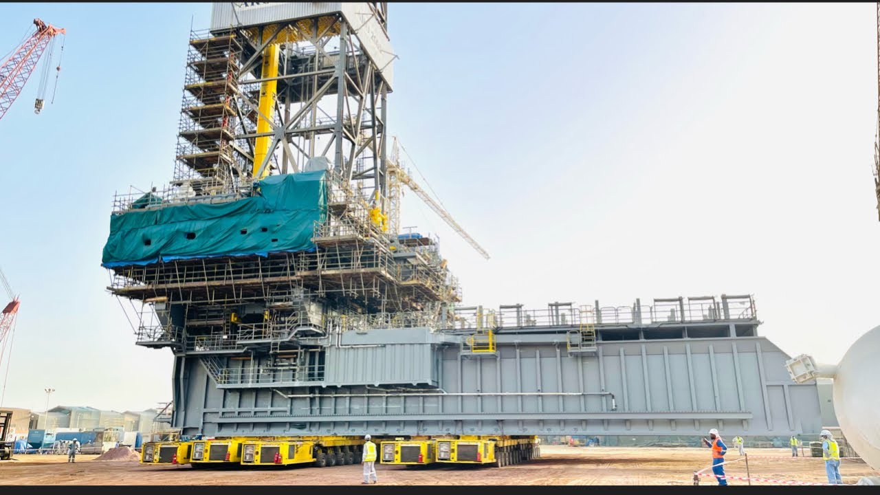 ARO DRILL PACKAGE RIG CANTILEVER TRANSPORT AND SETUP BY SPMT JOB WEIGHT ...