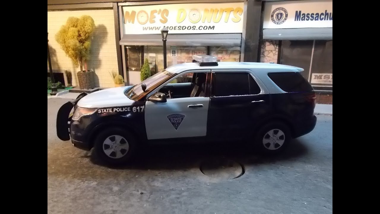 Massachusetts State Police 1/18 scale Ford Explorer with lights. - YouTube