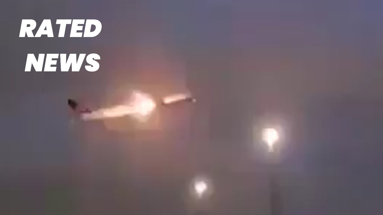 Boeing 777 Emergency Landing After Engine Fire During Takeoff - YouTube
