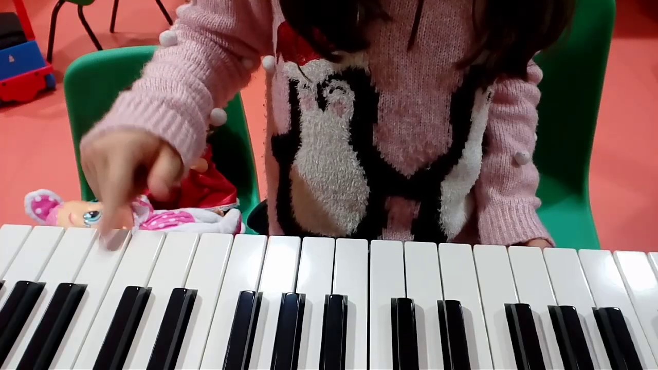 The start of twinkle twinkle little star - YouTube
