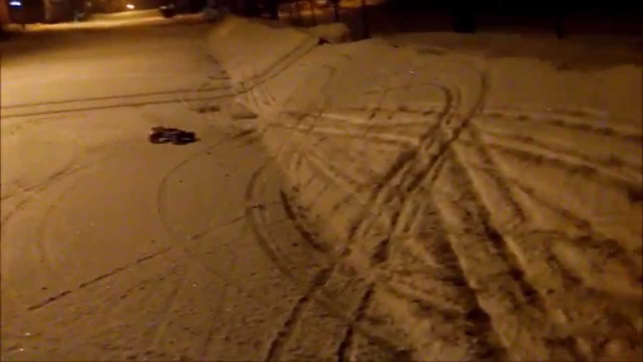 Team Durango Dest210 3s vxl drifting the frozen waste land - YouTube