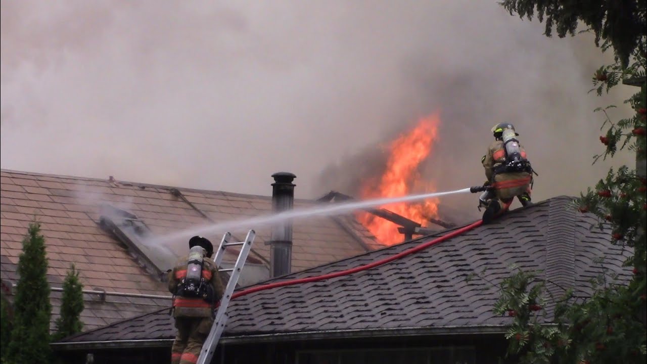 Working Fully Involved House Fire in North Vancouver - YouTube
