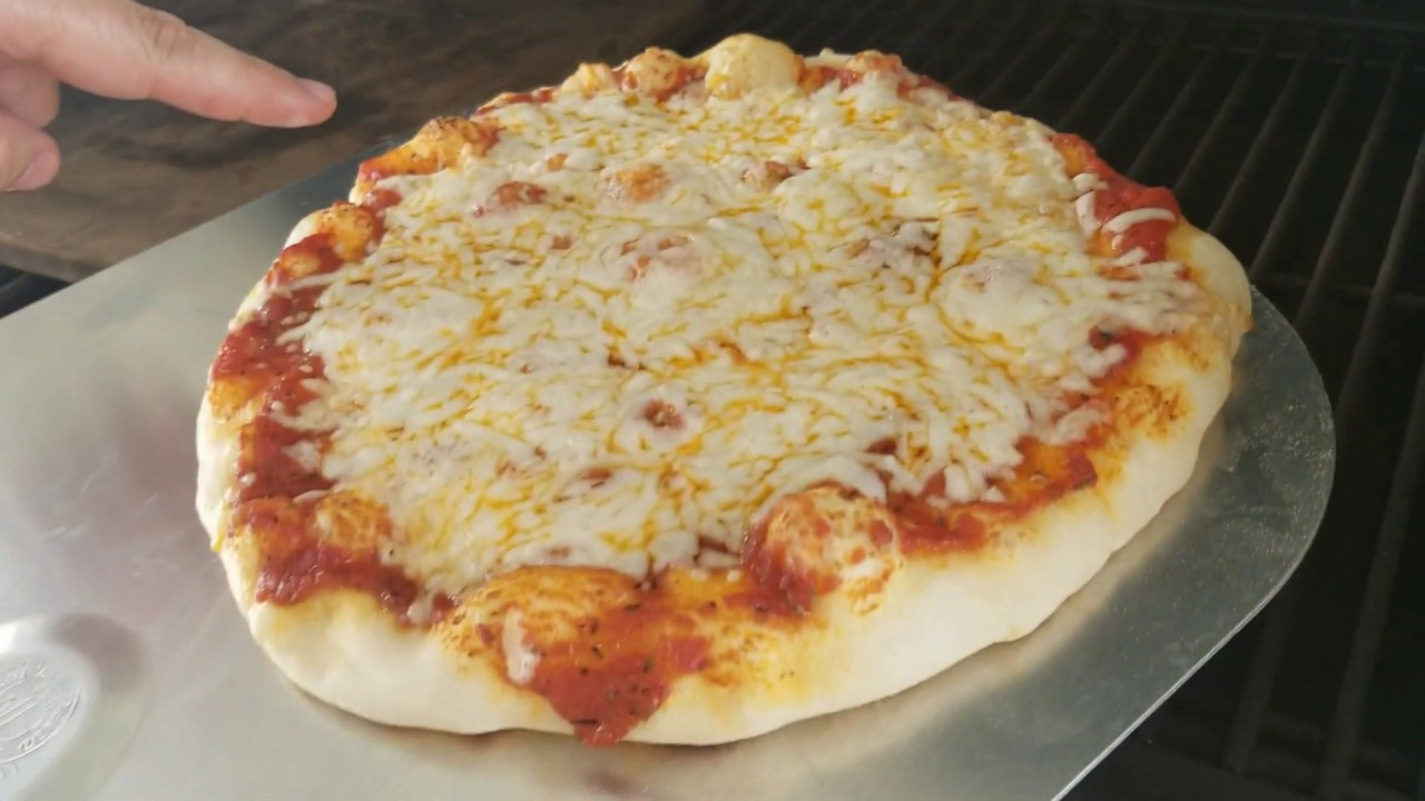 Pizza on the Weber SmokeFire - YouTube