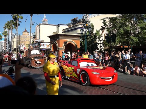 New CARS unit soundtrack in Pixar Play Parade, 07-09-14 - YouTube