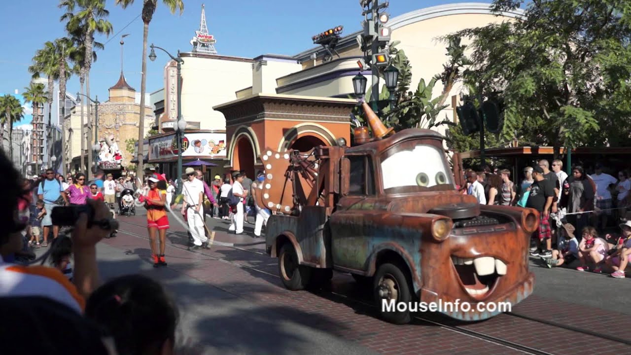 New CARS unit soundtrack in Pixar Play Parade, 07-09-14 - YouTube