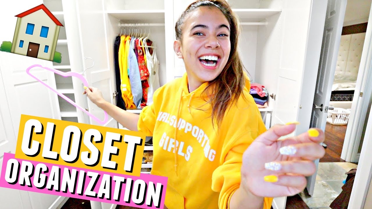 ORGANIZING MY CLOSET!🏠 Moving in vlogs. - YouTube
