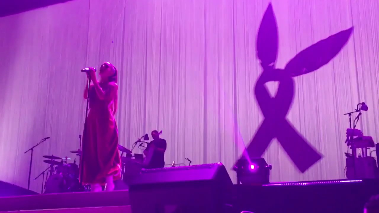 Ariana Grande - Somewhere Over the Rainbow - Dangerous Woman Tour - YouTube
