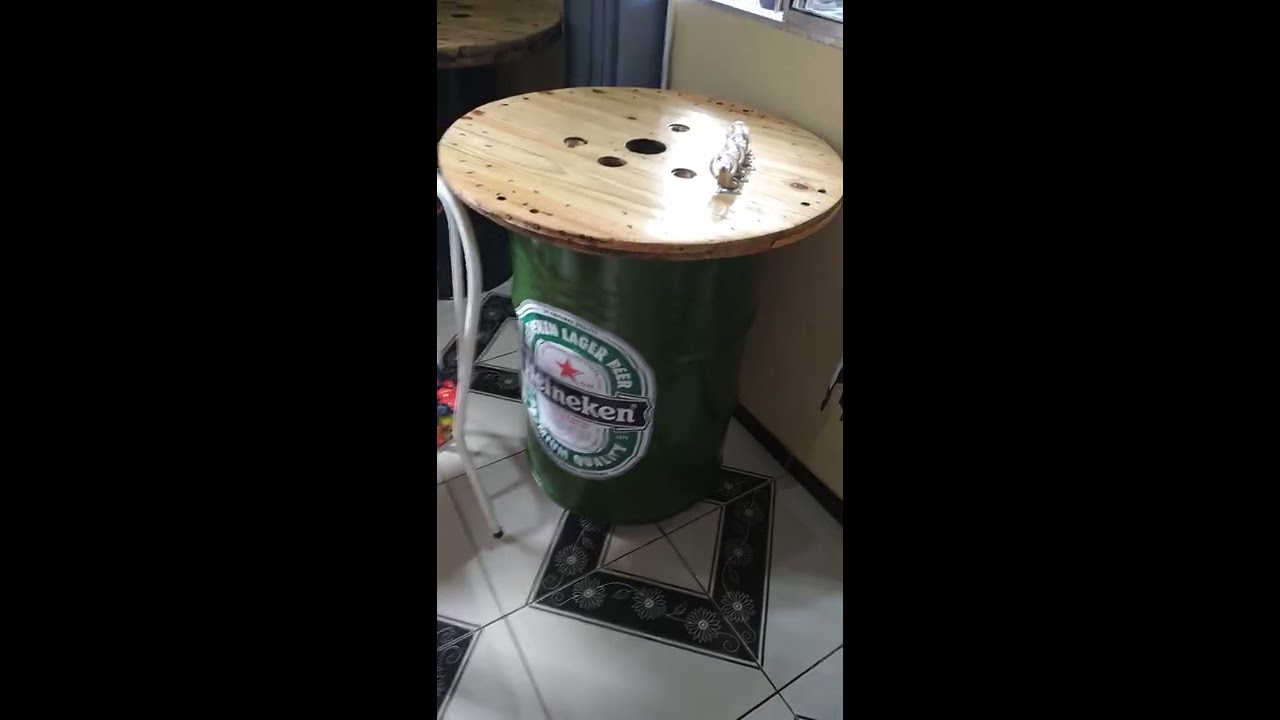 Mesa e tonel de metal pronto pó levar... - YouTube