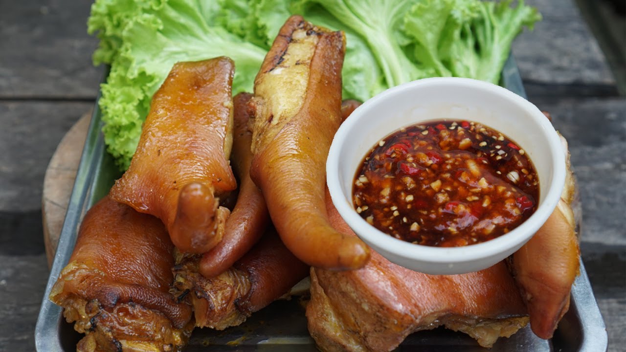 Here the best food everyone, Cooking pig leg recipe - simple cooking ...