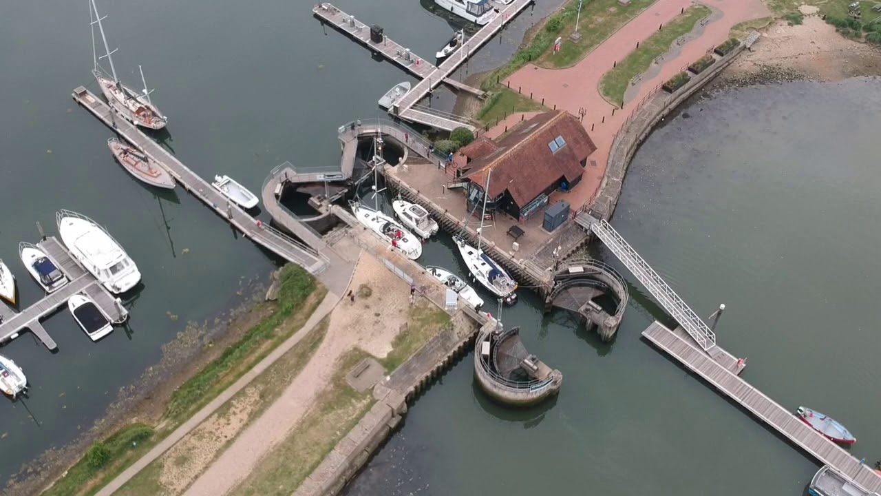 Chichester marina lock - YouTube