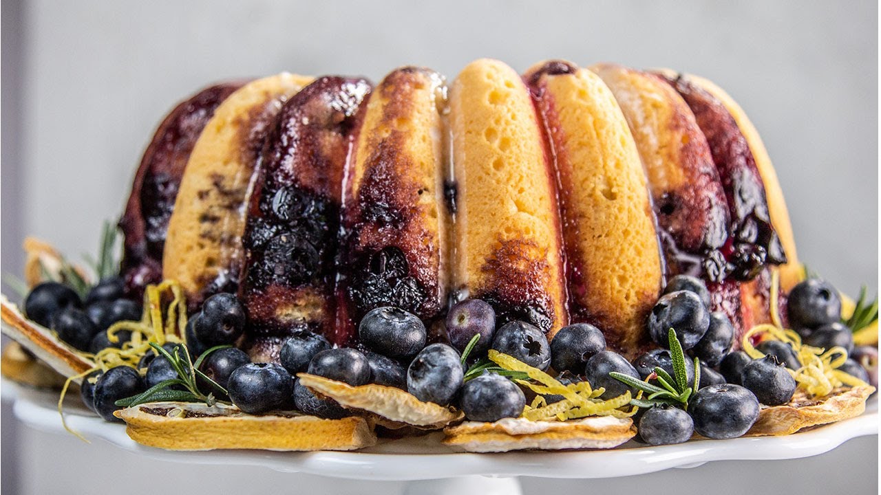 Delicious Blueberry Coffee Cake with Blueberry Jam Ripple & Blueberry ...