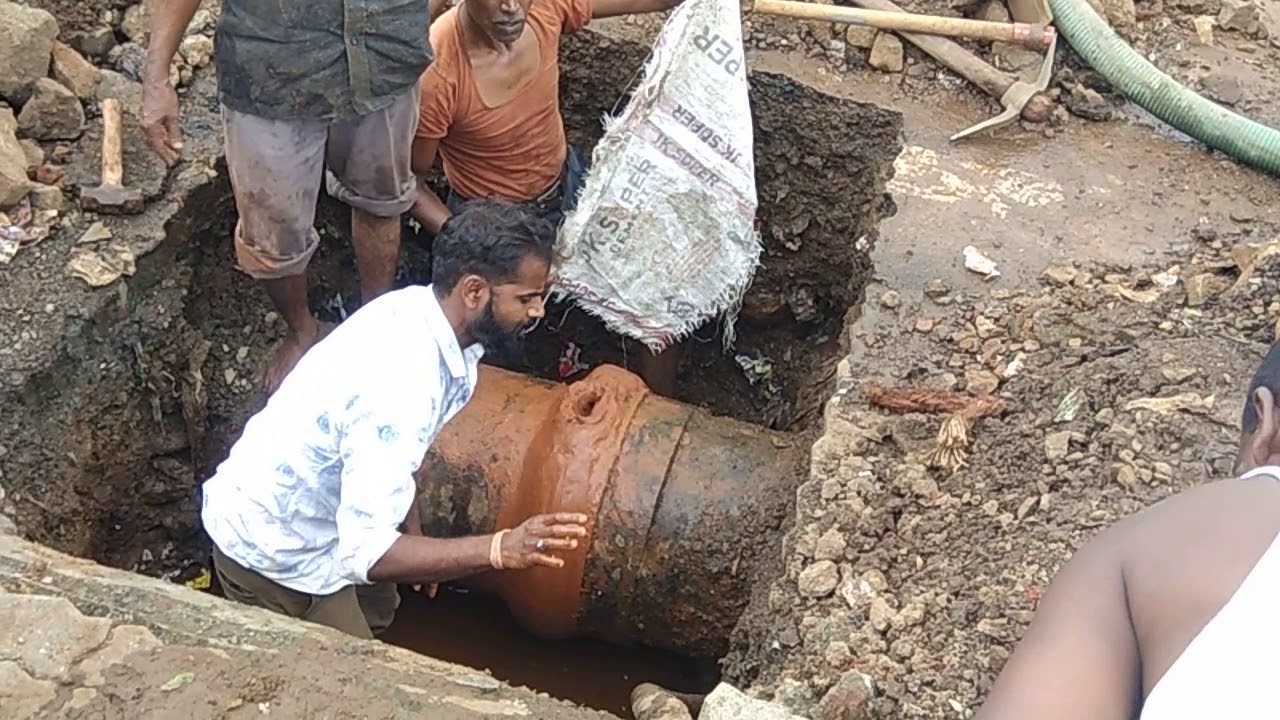 Lead Joint For CI pipe line - YouTube