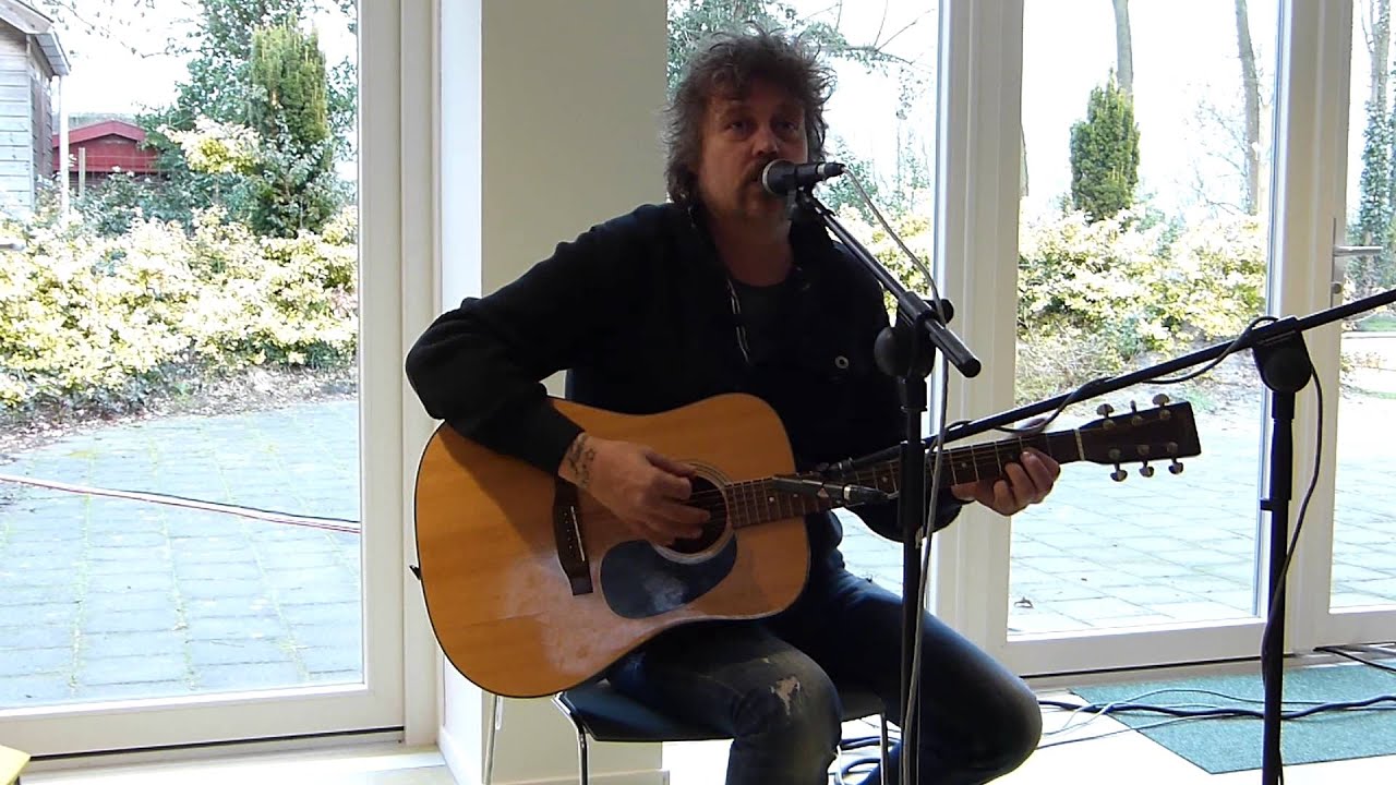 Bert koops akoestisch op gitaar - Zie ik joe ooit nog iens weer - YouTube