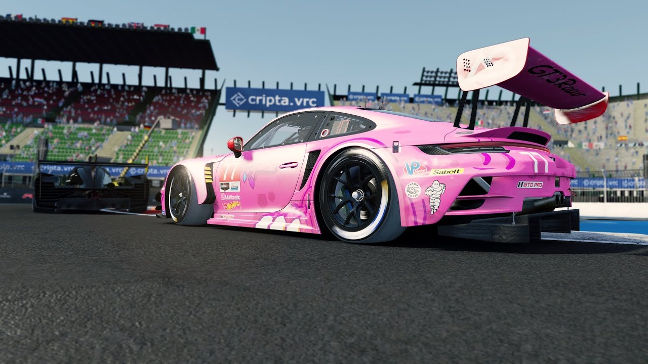 Roxy, the prehistoric pink Porsche 911 GT3 Rawring around Autódromo ...