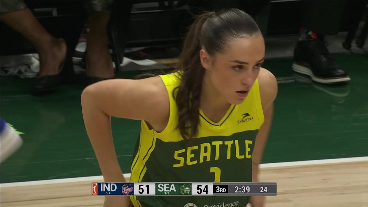 Nika Muhl Gets STANDING OVATION, FINALLY Checks In For 1st Time In WNBA ...